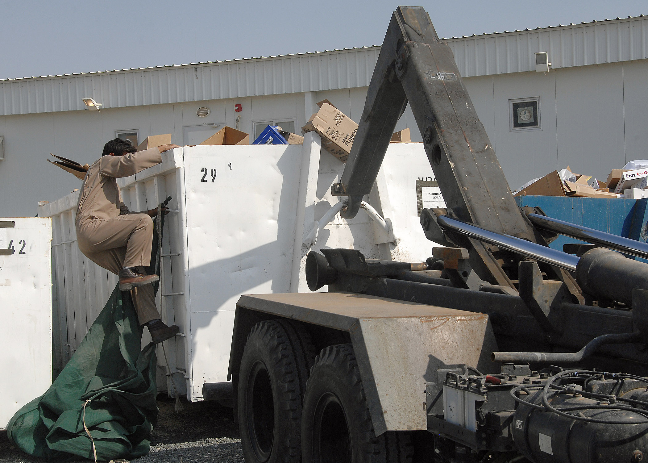 Air Force officials reduce waste with recycling program > Air Force ...
