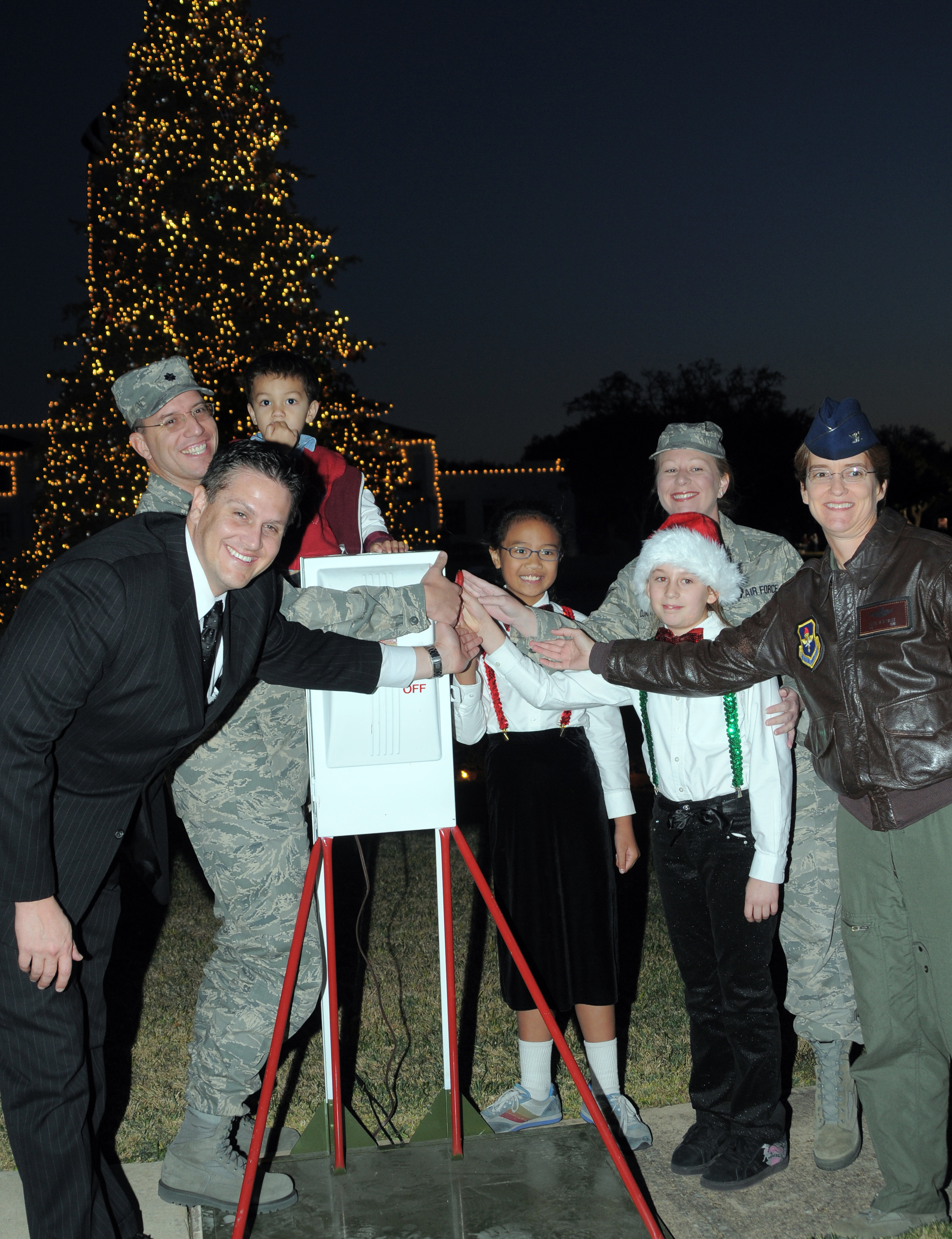 Dec. 2 holiday tree lighting ceremony