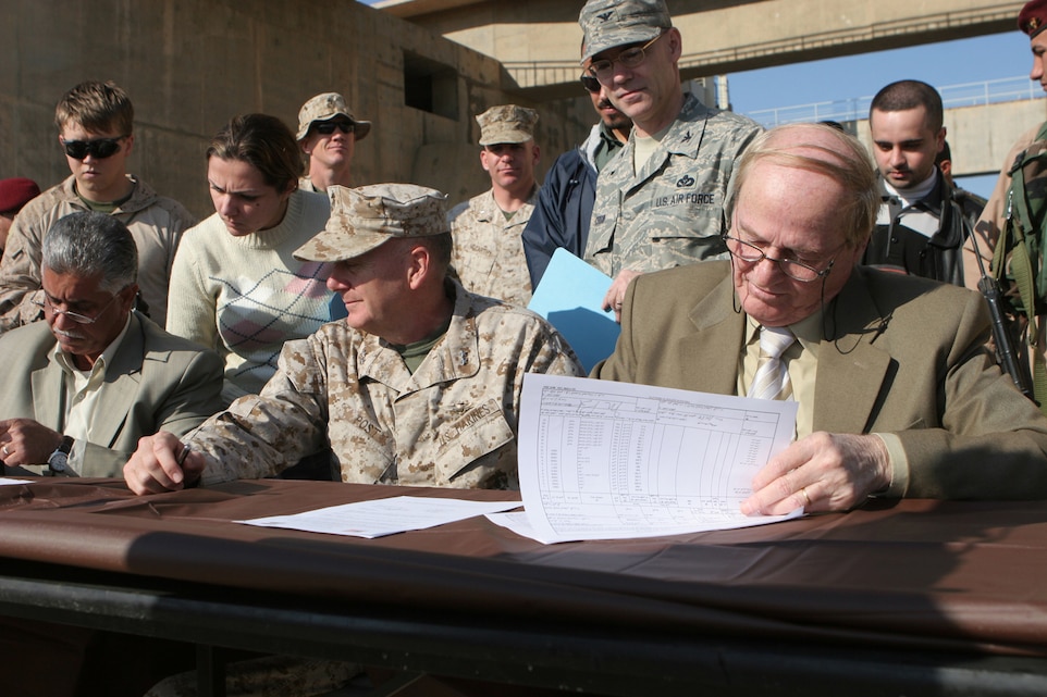 Government of Iraq takes control of Haditha Dam > 1st Marine Division ...