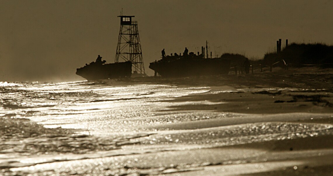 AAV battalion splashes into ship-to-shore operations > United States ...
