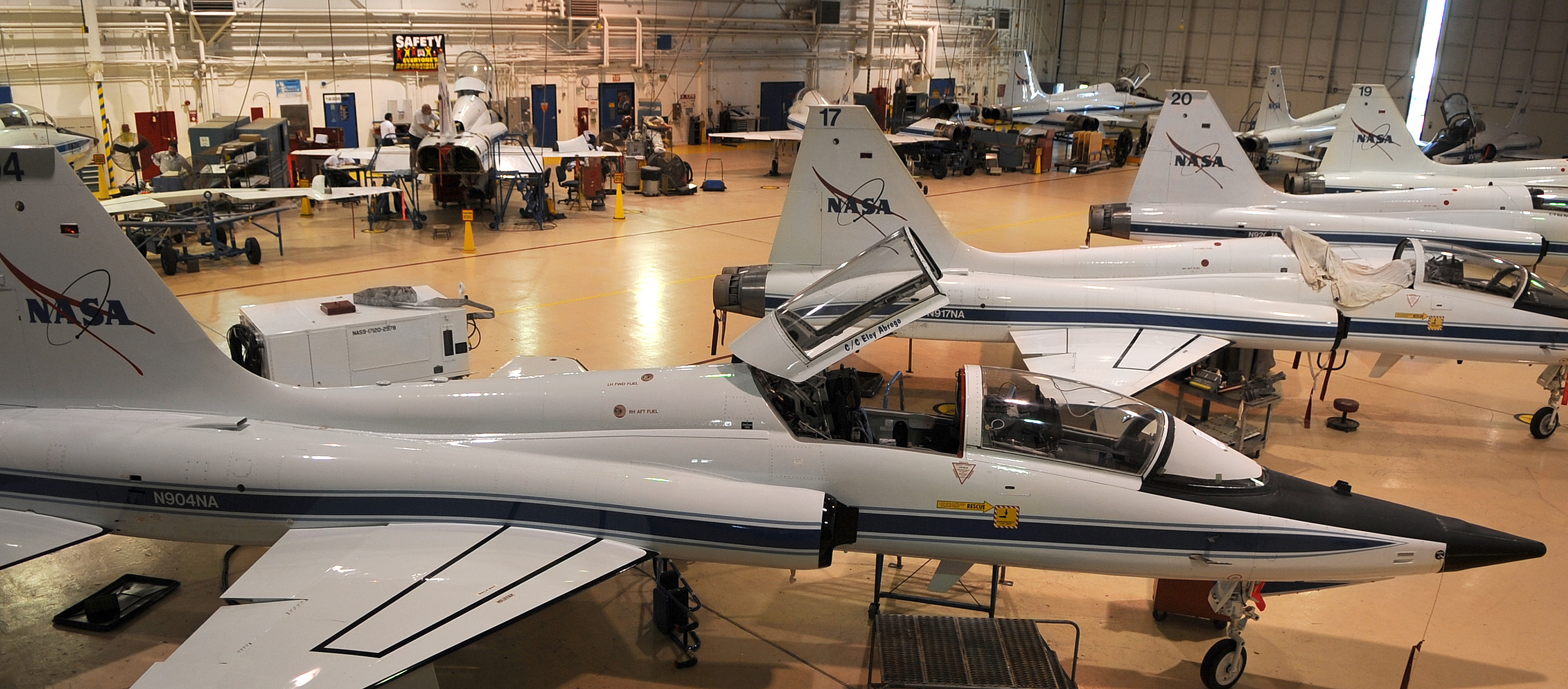 NASA trains pilots to fly high > Air Force > Article Display