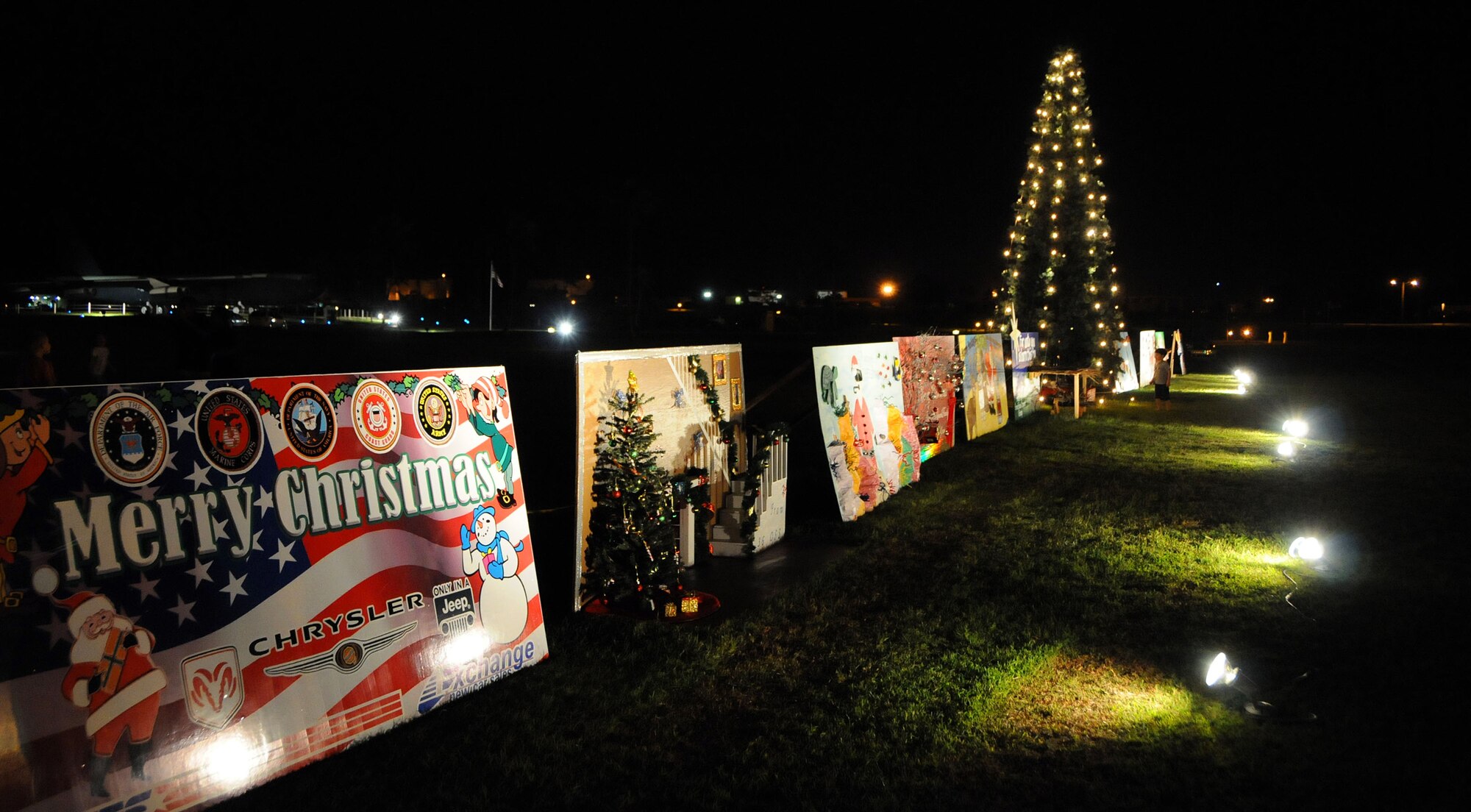 Team Andersen gets into the holiday spirit with annual Tree Lighting ...