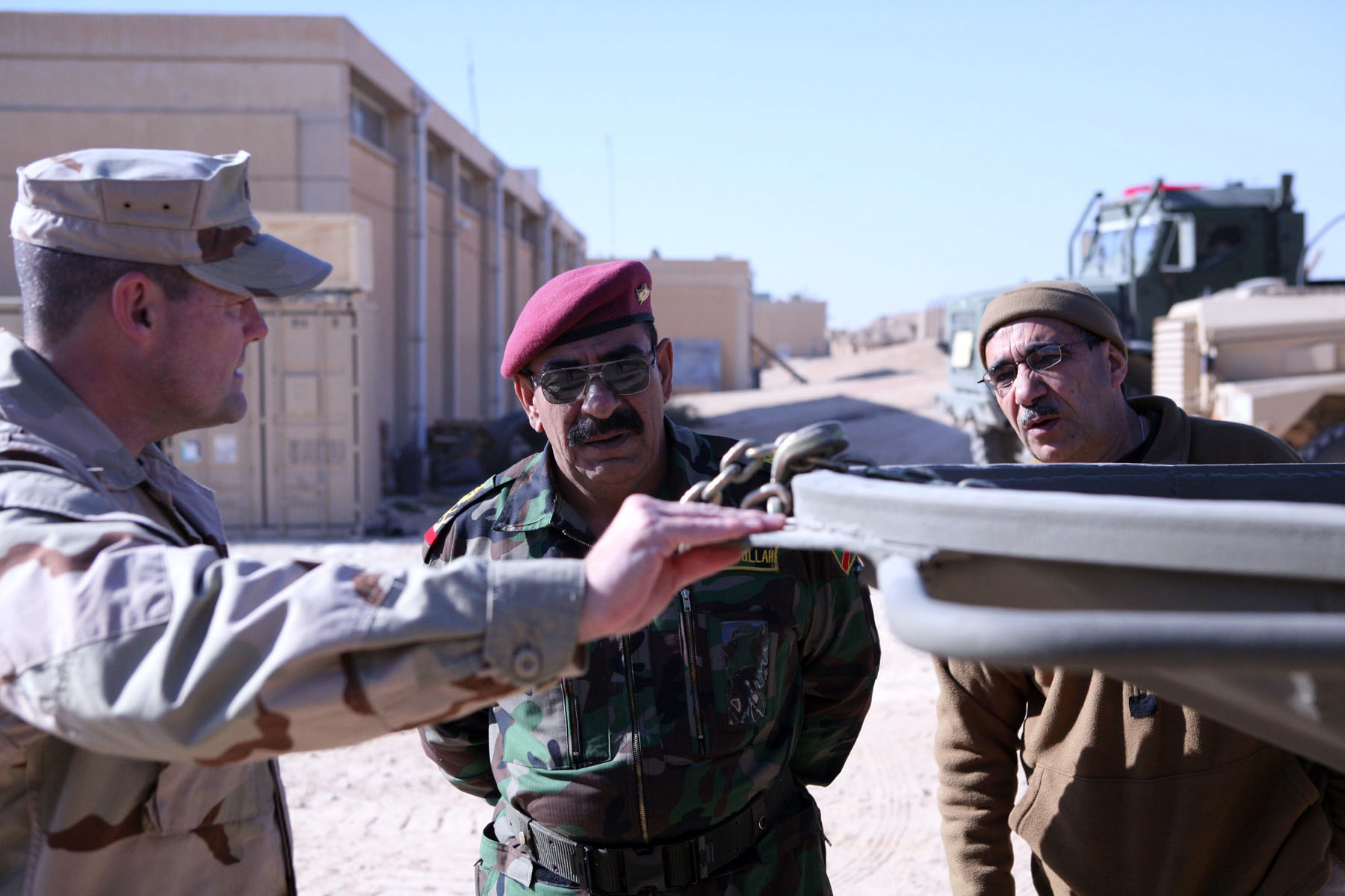 Iraqi general inspects river craft > 1st Marine Division > Article