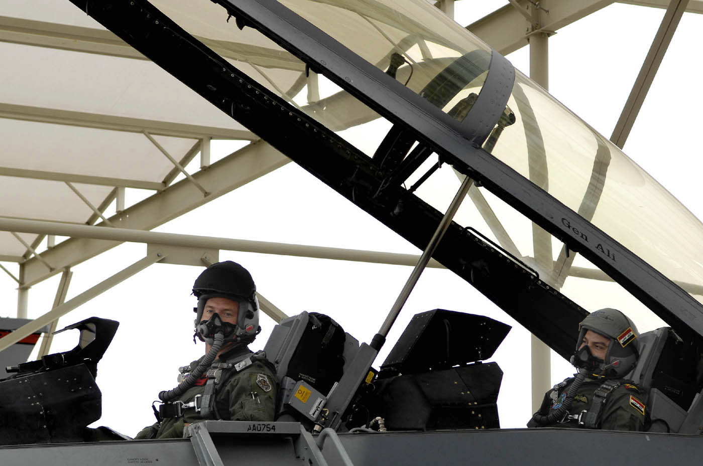Iraqi general visits Luke, flies in F-16 > Air Force > Article Display