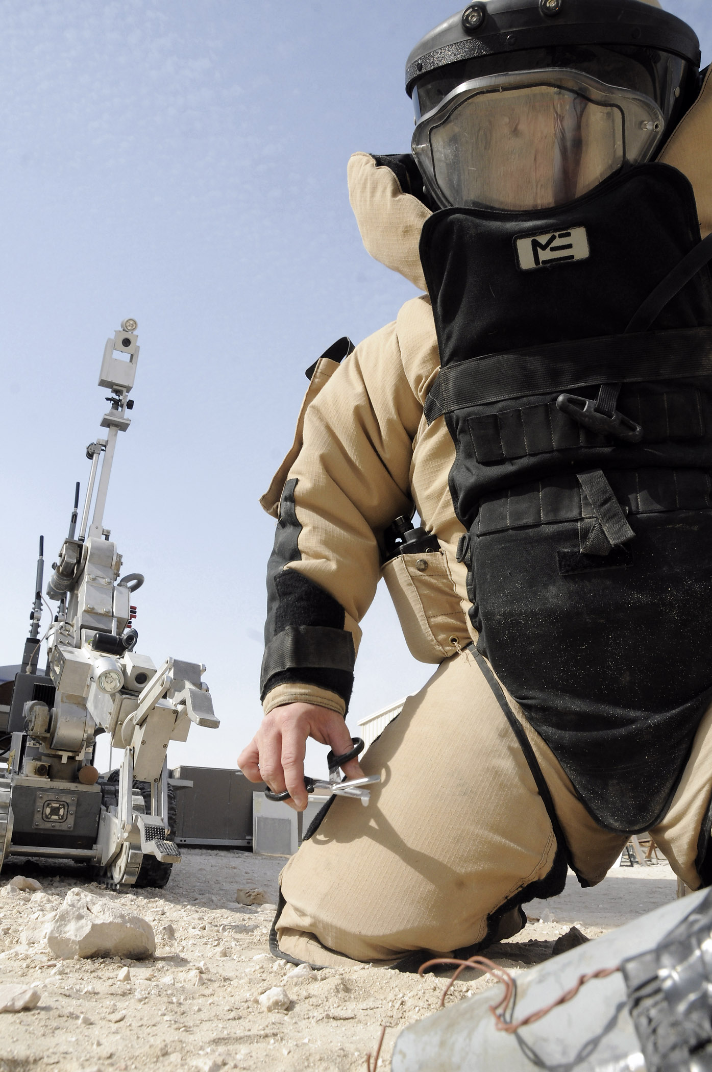 EOD Airmen stay 1 step ahead of the enemy > Air Force > Article Display