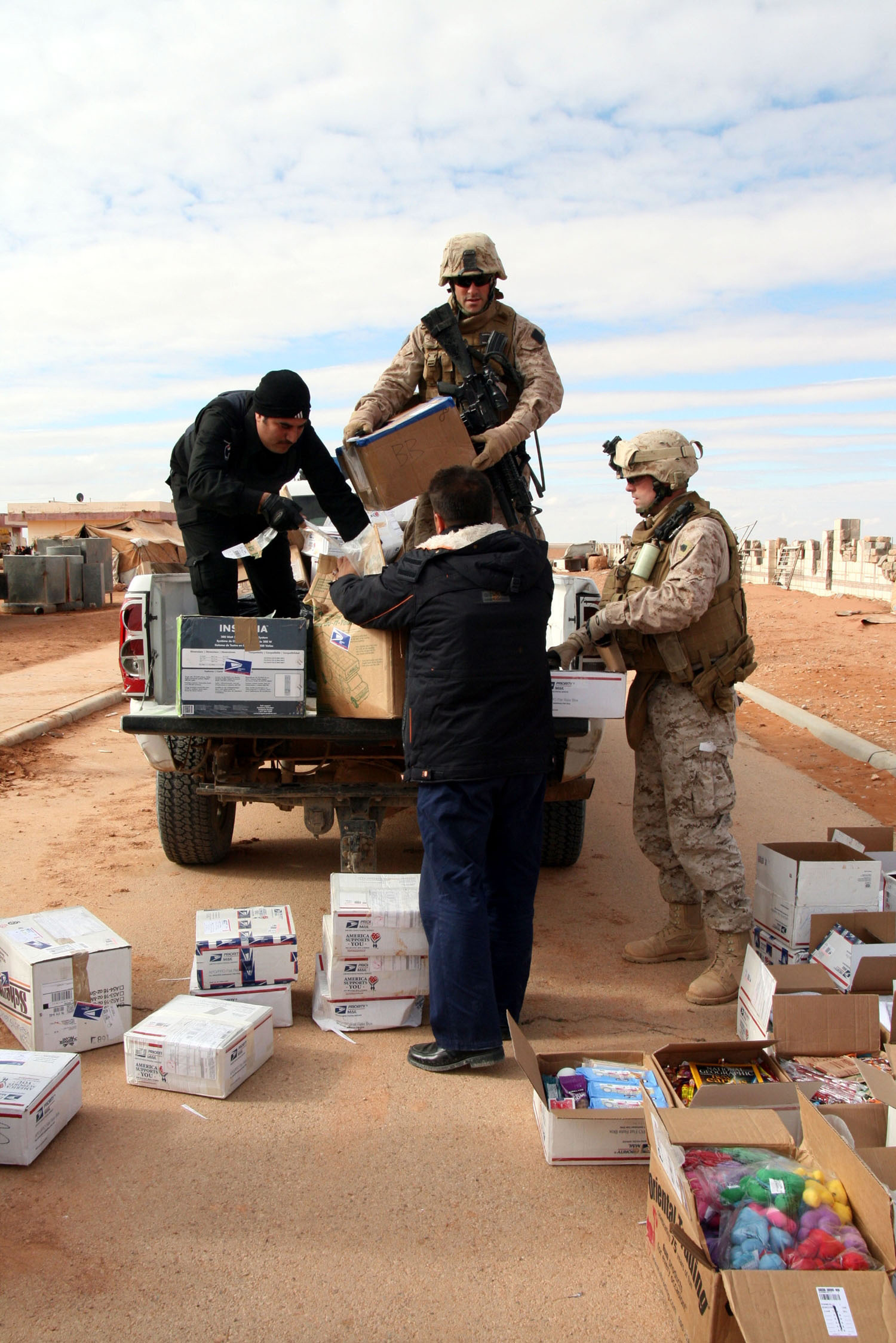 Marines empower Iraqi Police to help Iraqi citizens > 1st Marine ...