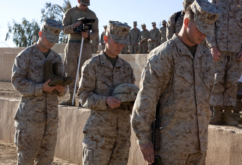 Marines gather, pay respects to fallen brother > 1st Marine Division > Featured News