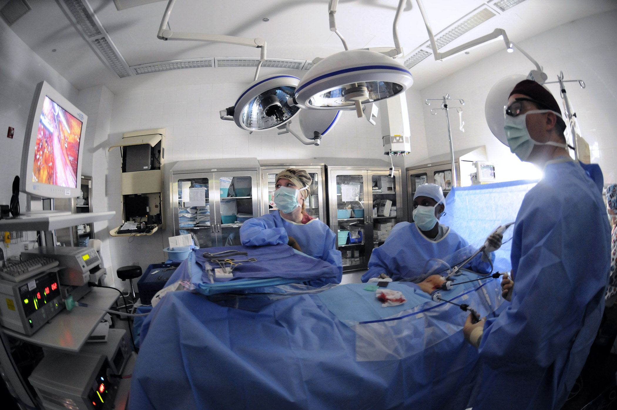 Surgeons return injured troops to action > Air Force > Article Display