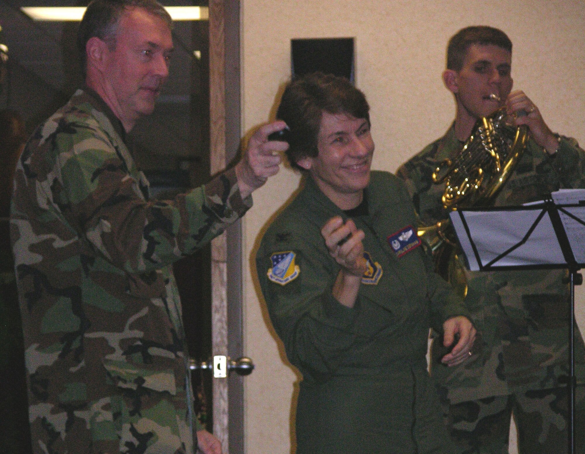 Holiday cheer rings in New Year > 916th Air Refueling Wing > Article ...