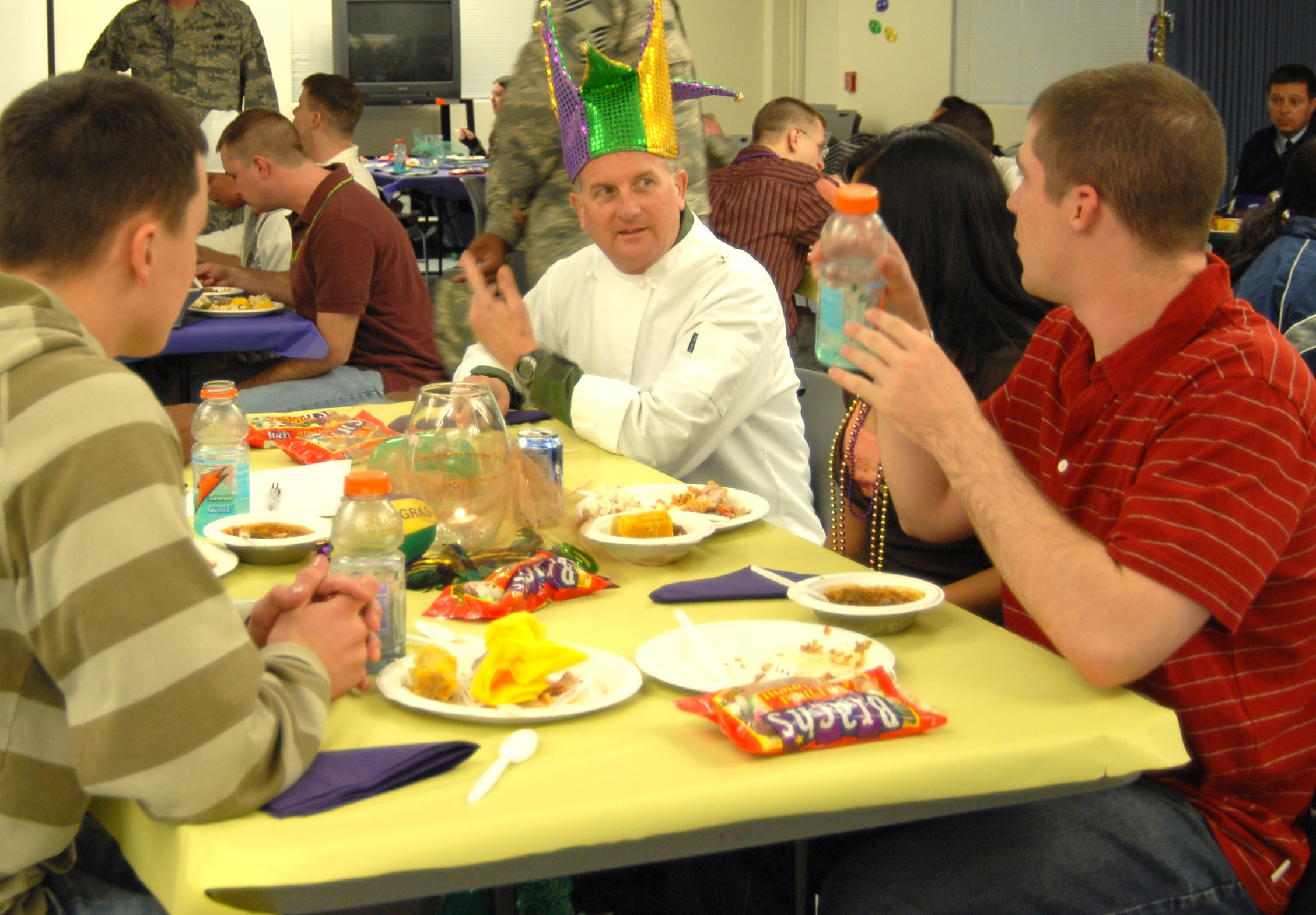 Team Edwards gives dorm dwellers free, home-cooked meals > Edwards Air ...