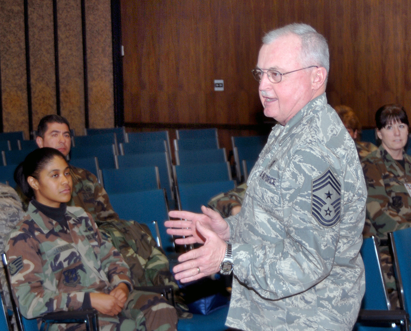 ANG command chief visits ARPC > Air Reserve Personnel Center > Article ...