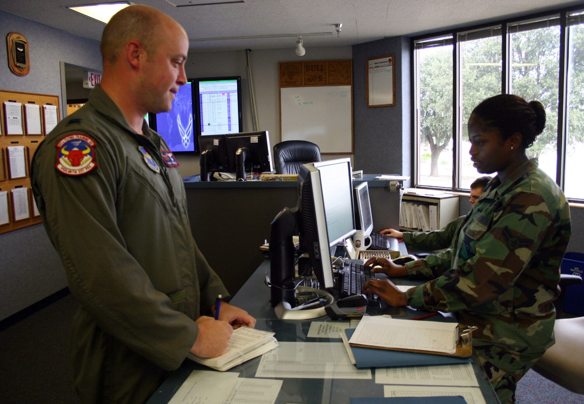 PHOTO OF THE WEEK: Airman 1st Class Nikkina Bellinger prepares SUPT ...