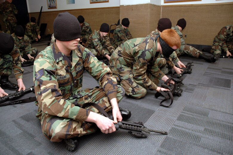 Airmen train blindfolded > Malmstrom Air Force Base > Article Display