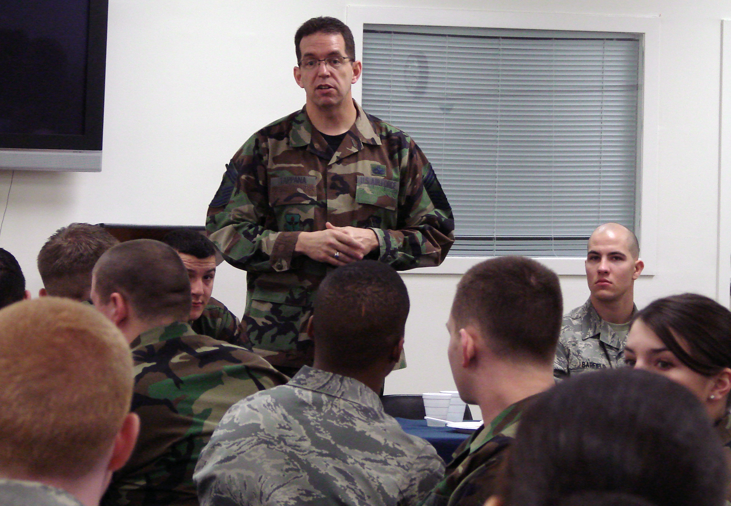 19 AF command chief visits Vance AFB > Vance Air Force Base > Article ...