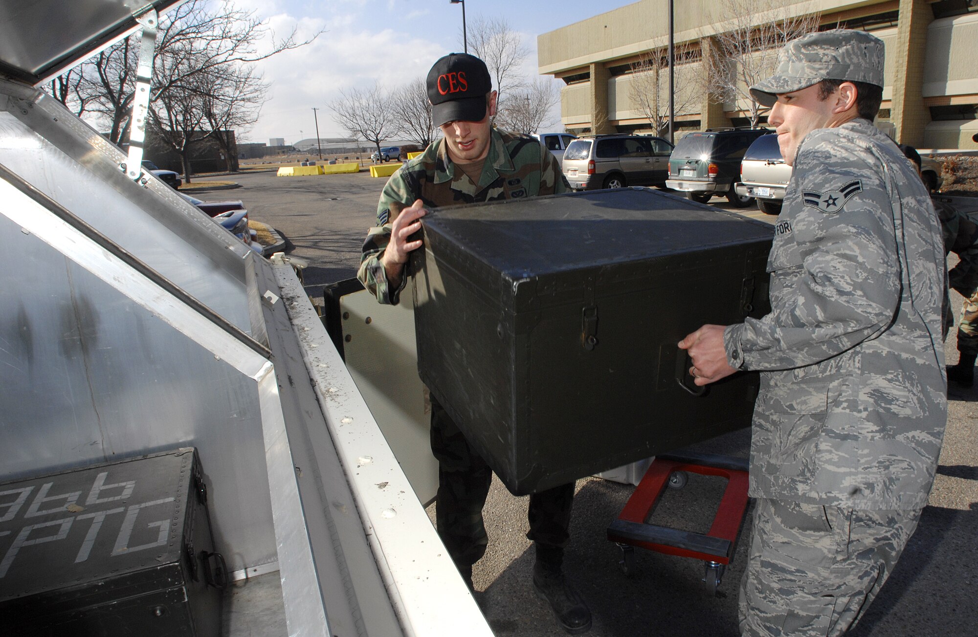 Gunfighters prepare for war in Exercise Sharpshooter 08-04 > Mountain ...