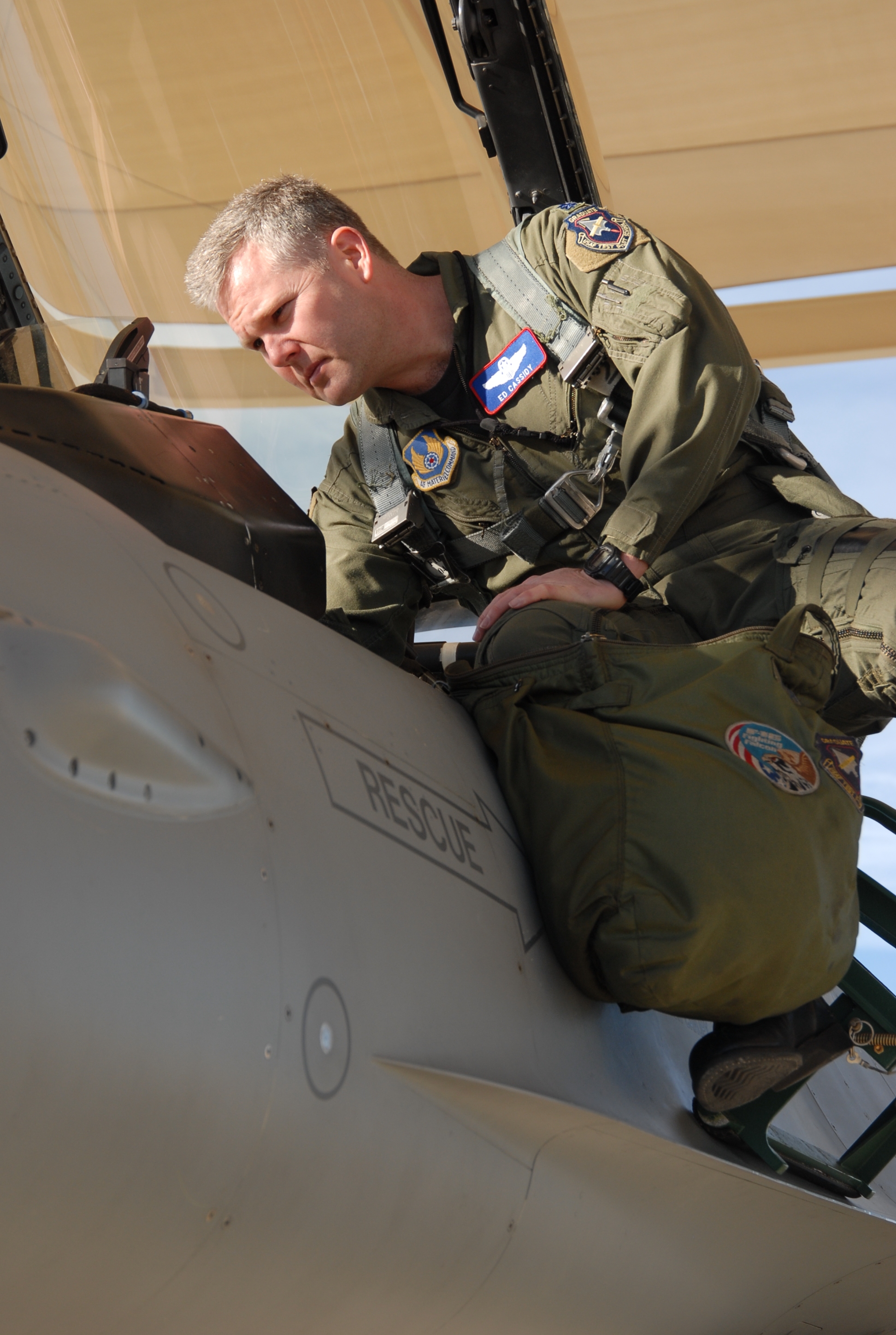 Edwards pilot reaches F-16 milestone