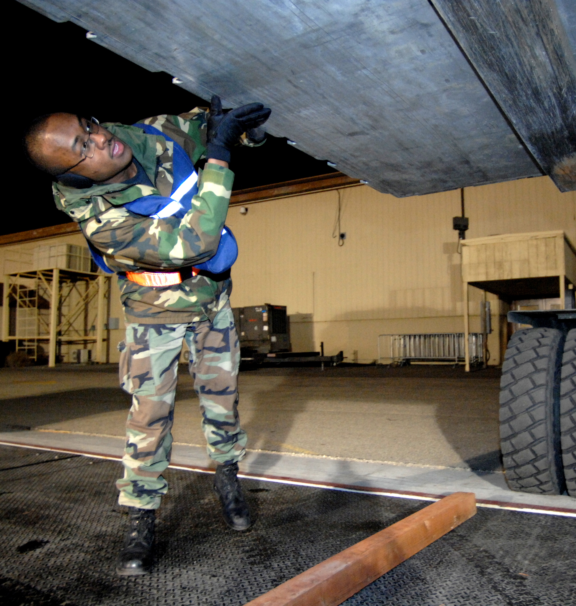 Gunfighters prepare for war in Exercise Sharpshooter 08-04.1 Day 2 ...