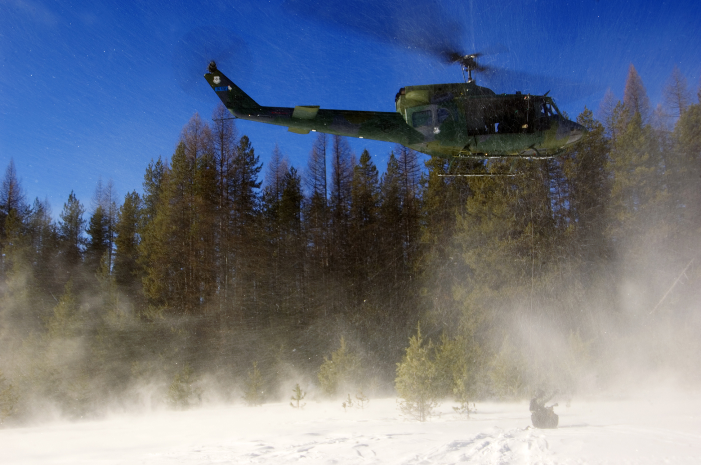 MOUNTAIN RESCUE - Helicopter crew recovers stranded Montana climber ...