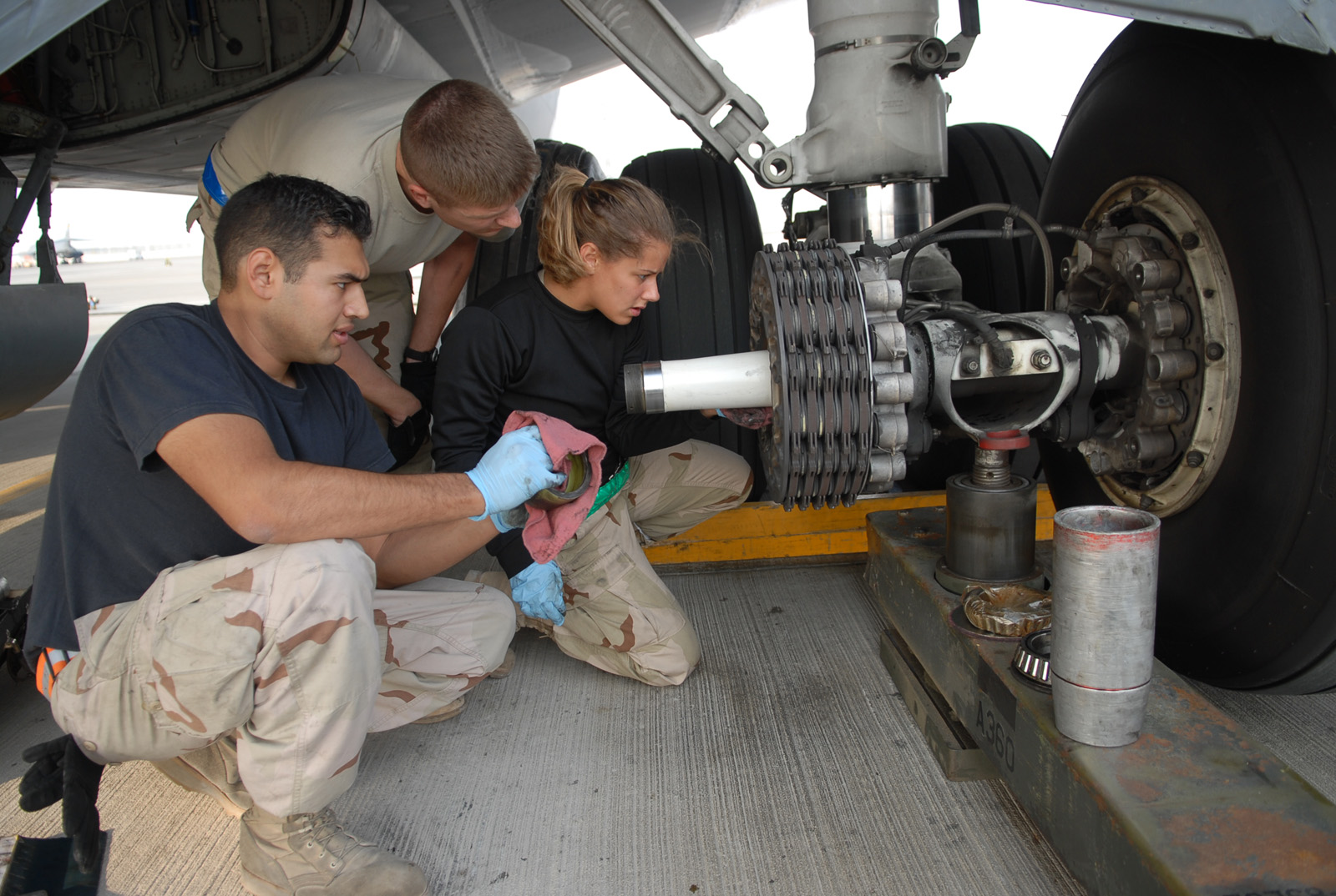 Desert tire change > U.S. Air Forces Central > News