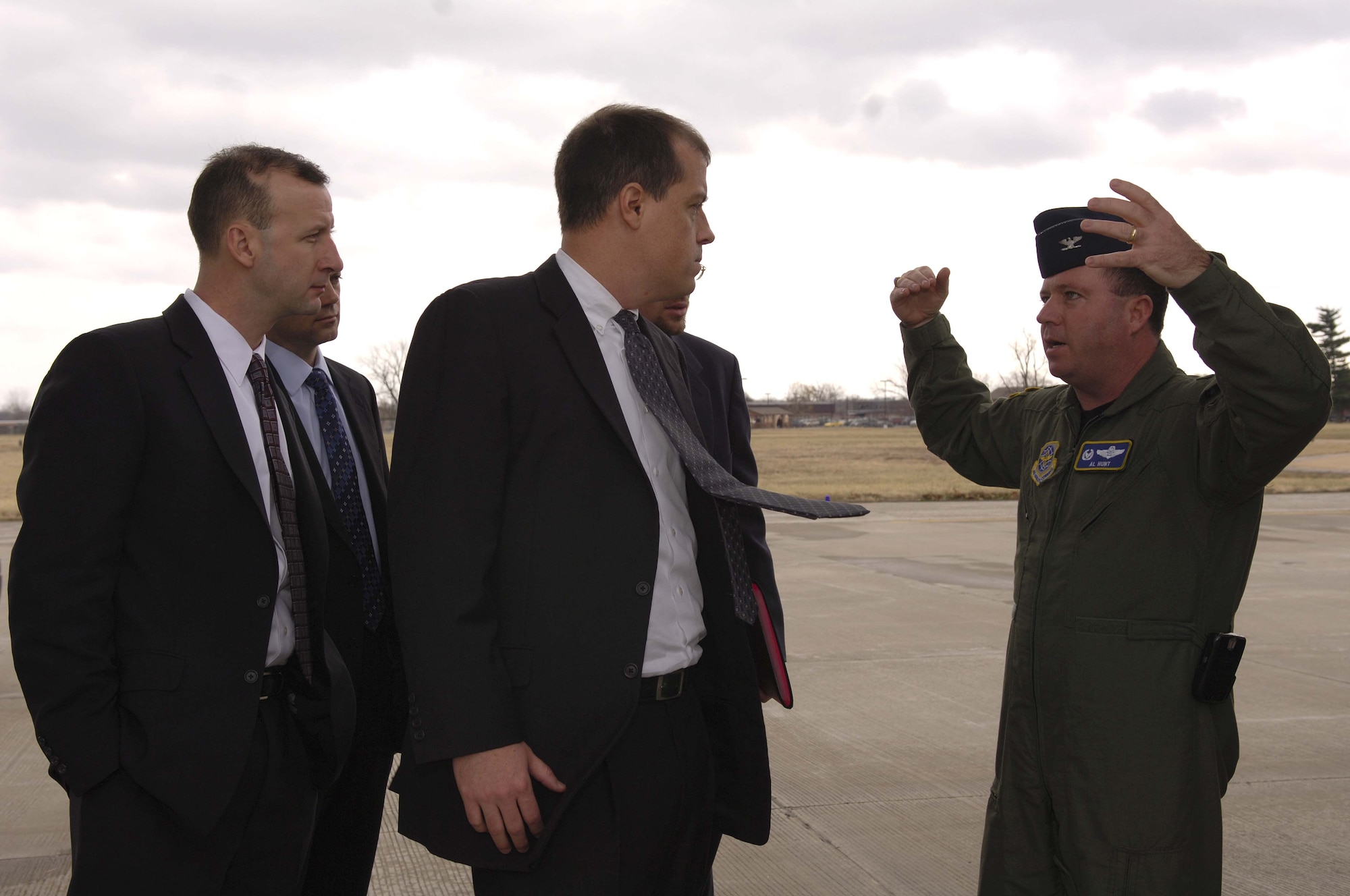 Senator's staffer visits Scott > Scott Air Force Base > Article Display