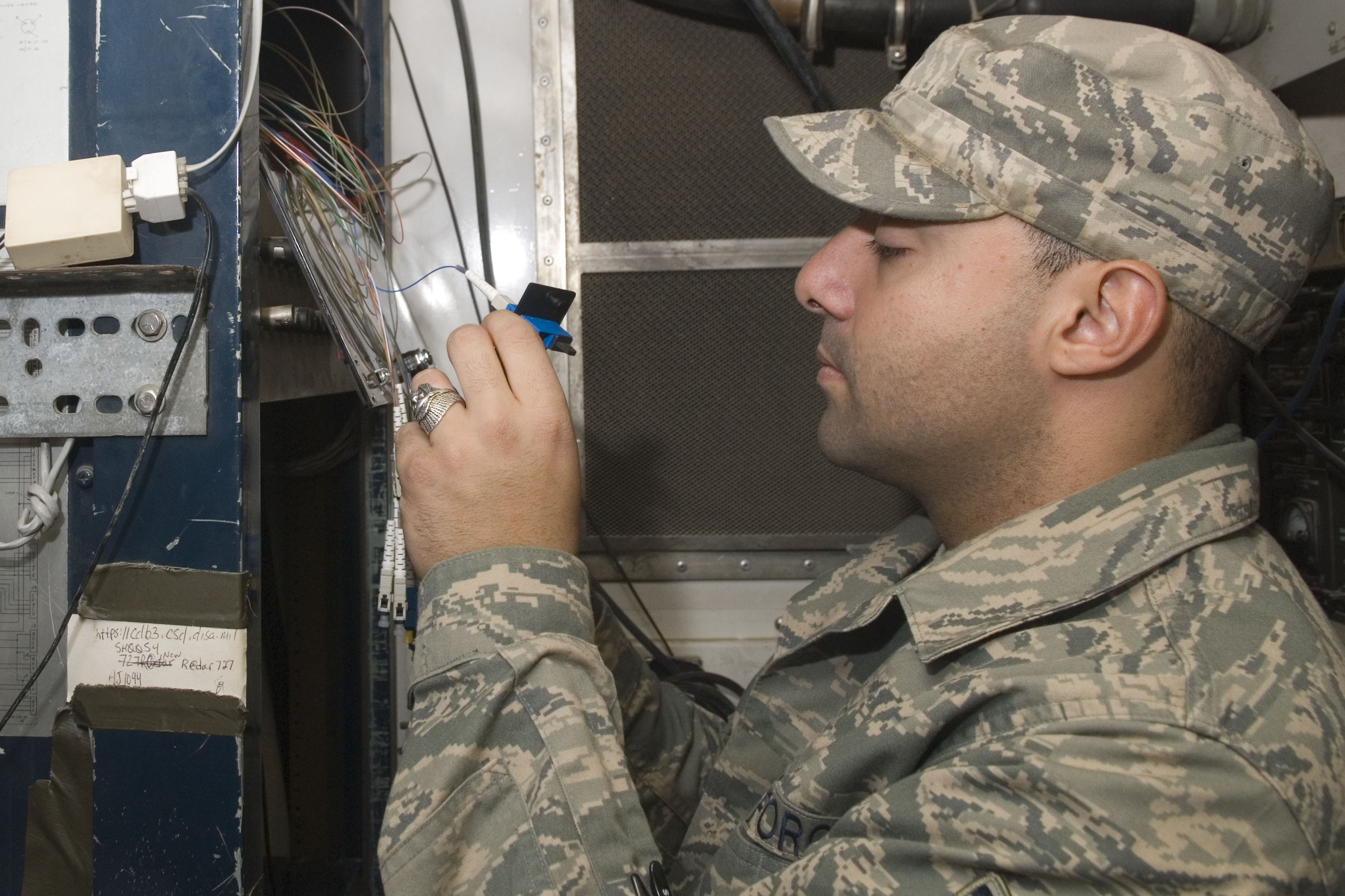 Maintaining the lines of communication > Mountain Home Air Force Base ...
