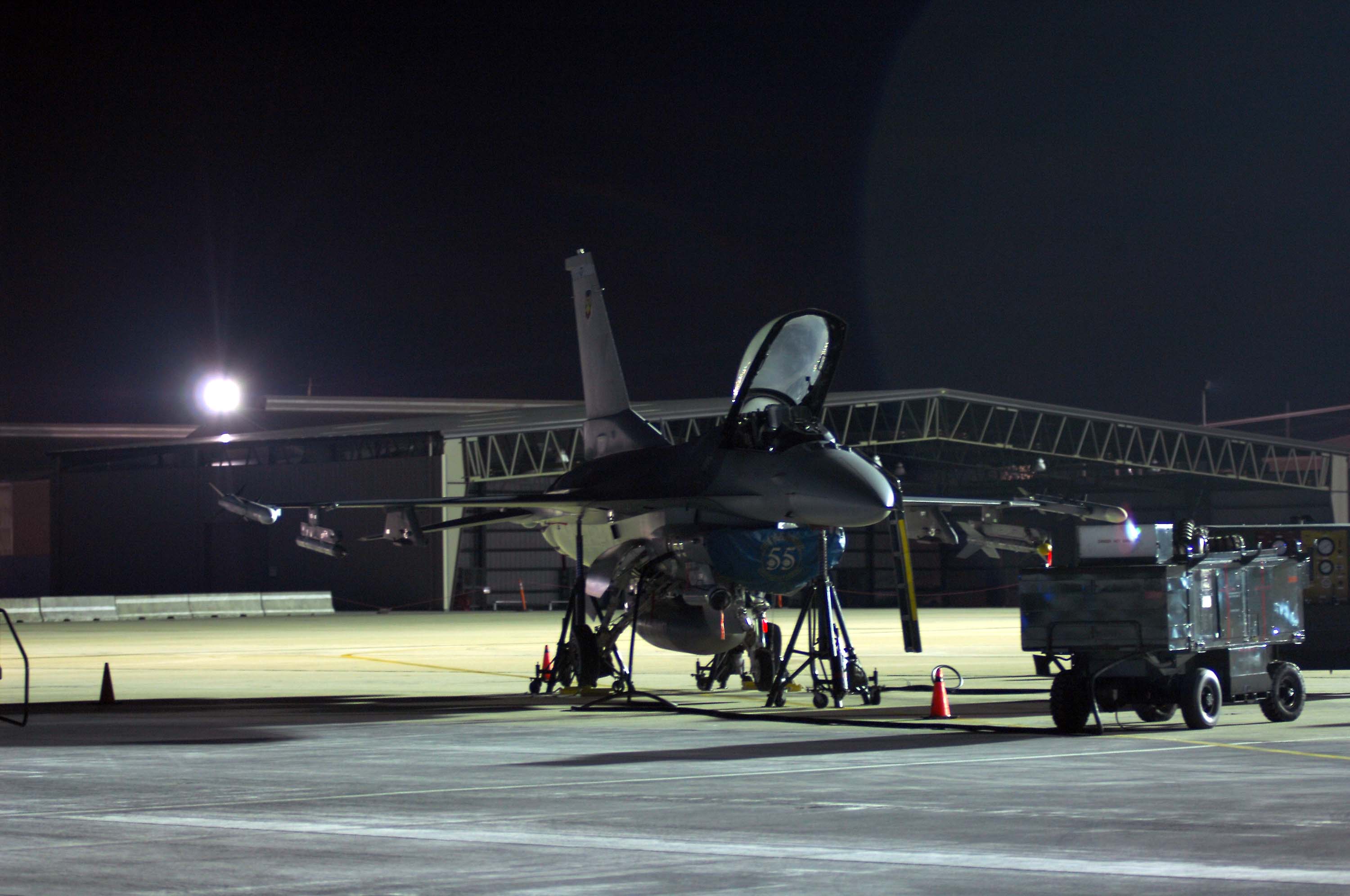 Shaw trains at night > Shaw Air Force Base > Article Display