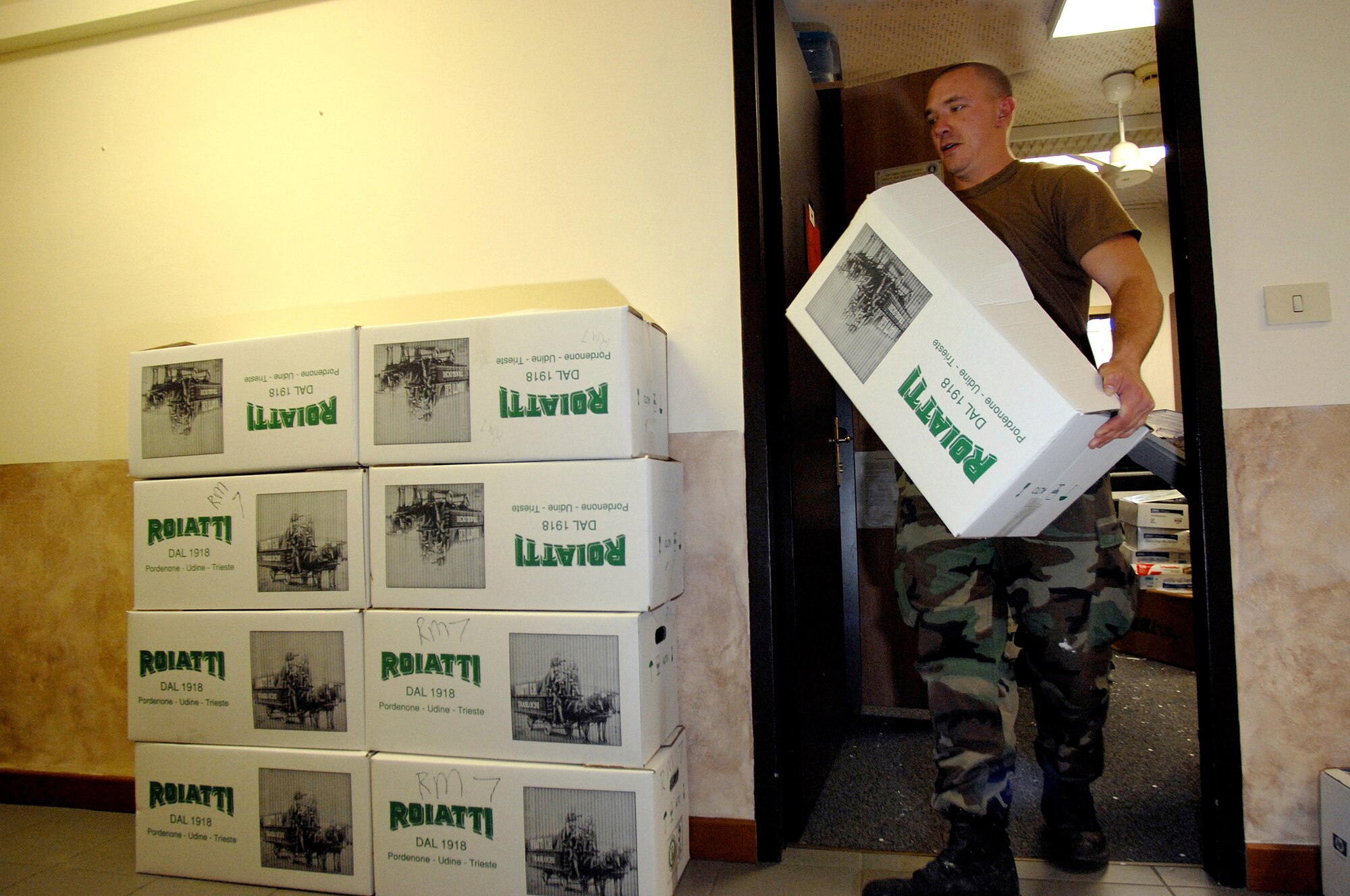 Volunteers move new Airman and Family Readiness Center > Aviano Air ...