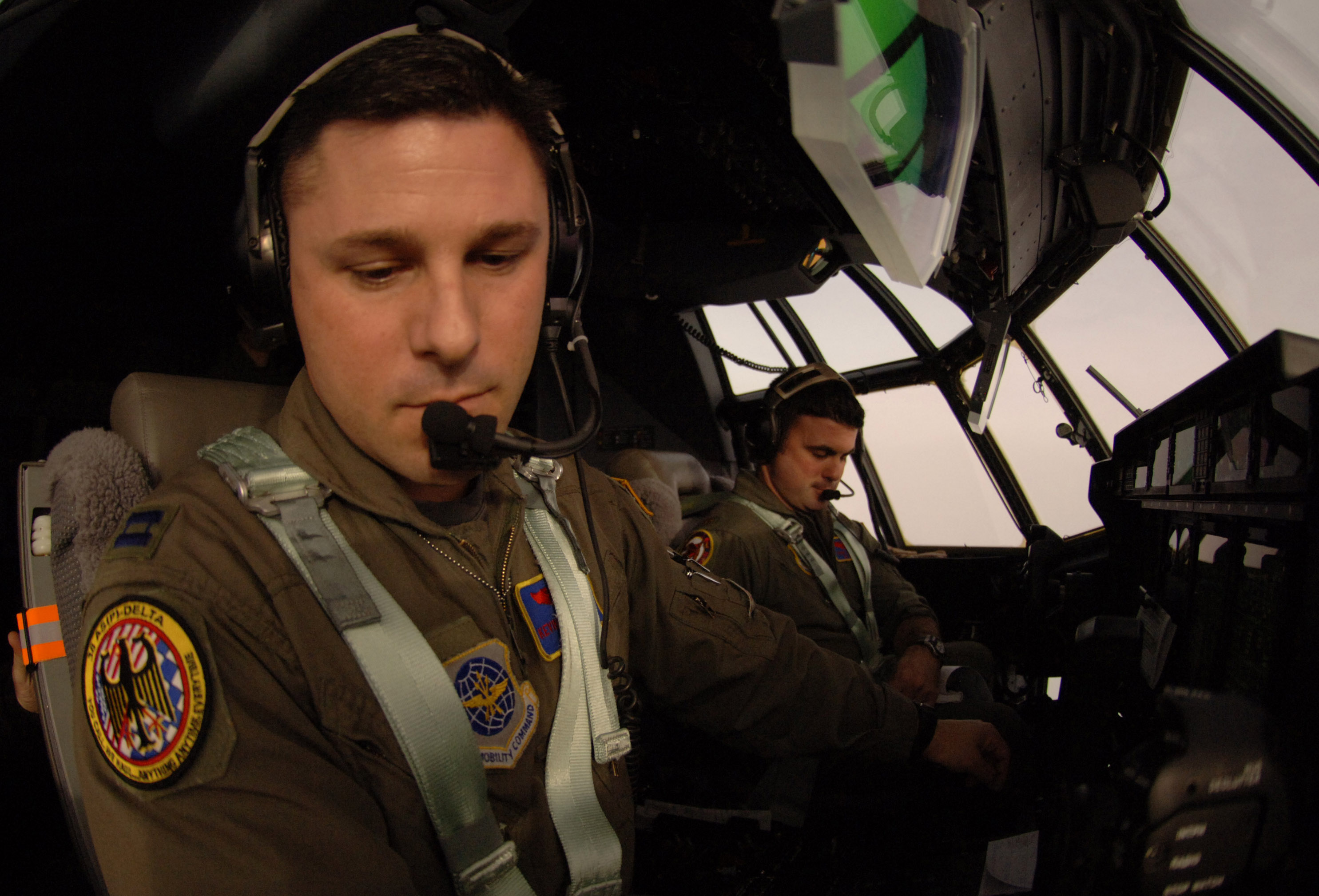 Total force provides seamless airlift support > Air National Guard ...