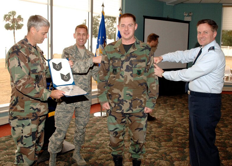 Wing commander rewards excellence > Eglin Air Force Base > Article Display