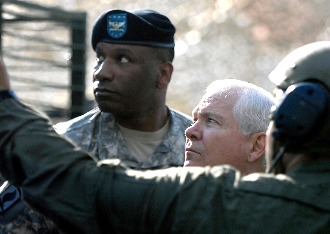 Defense Secretary Robert M. Gates and Army Col. Harry Tunnell look into ...