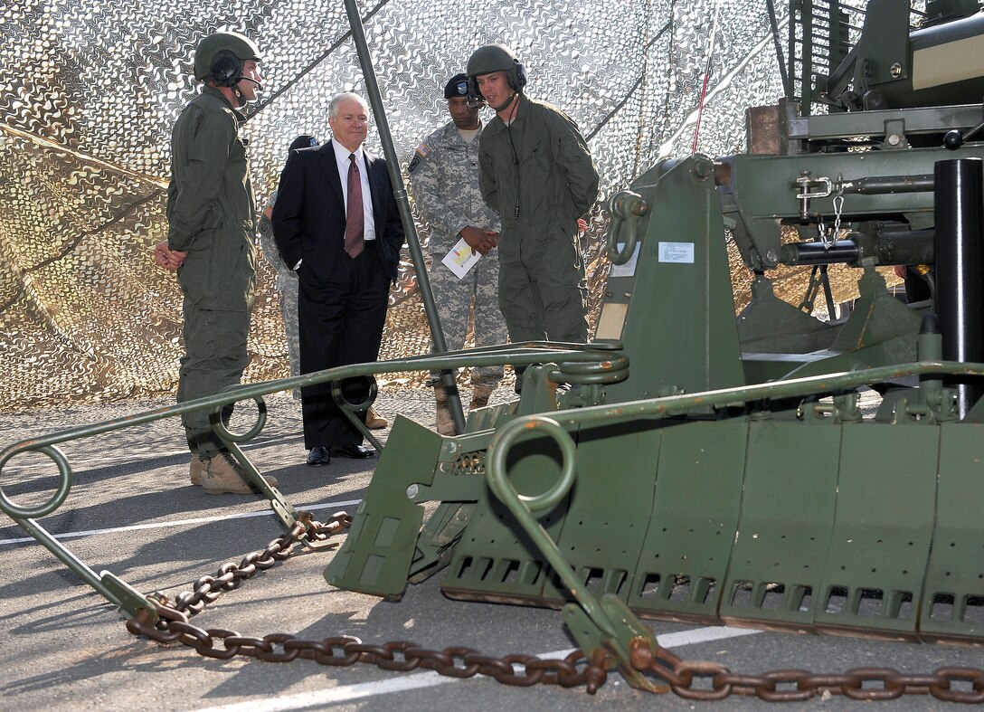Defense Secretary Robert M. Gates receives a brief from Army Sgt. Brady ...