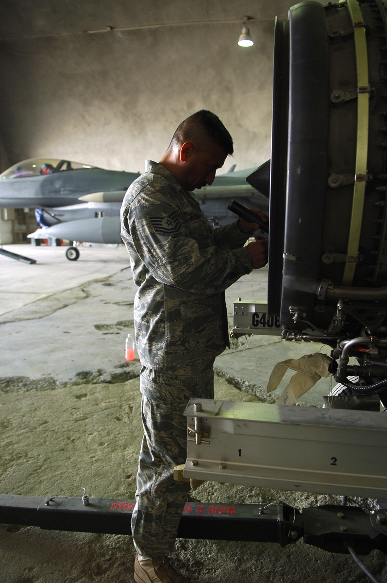 Mechanics maintain engines for America's air power > Air National Guard ...