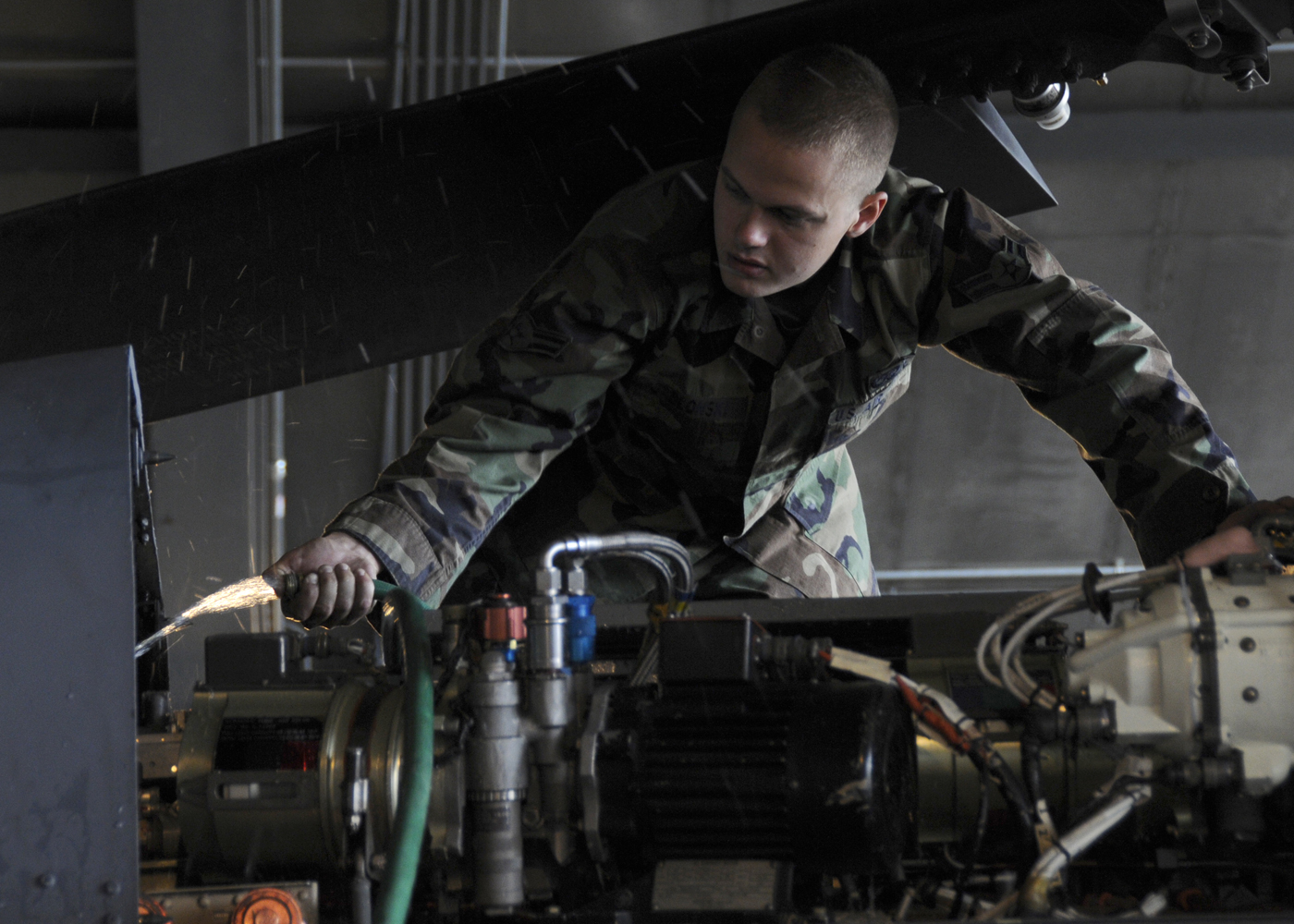 HH-60 crew chiefs maintain 56 RQS readiness > Royal Air Force ...