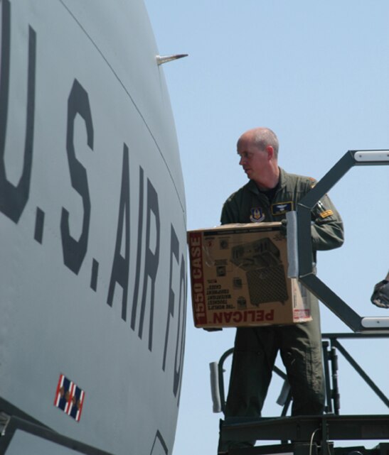 Loading the cargo > United States Marine Corps Flagship > Messages
