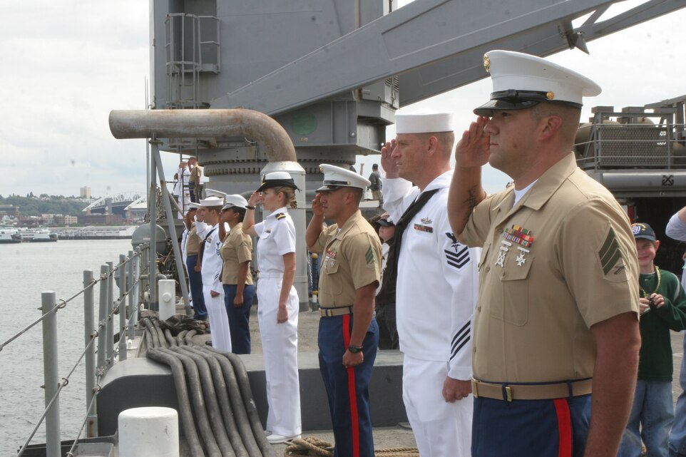 Seattle welcomes Marines to Seafair 2008 > United States Marine Corps ...