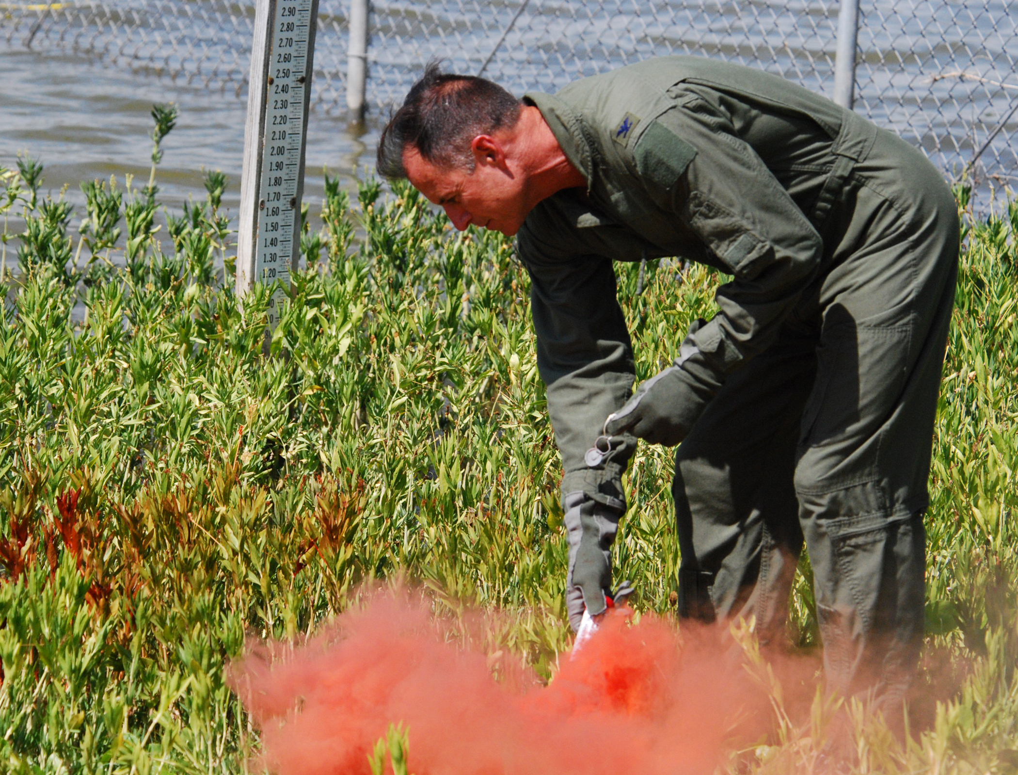 Pilots learn lifesaving water survival skills > 301st Fighter Wing ...