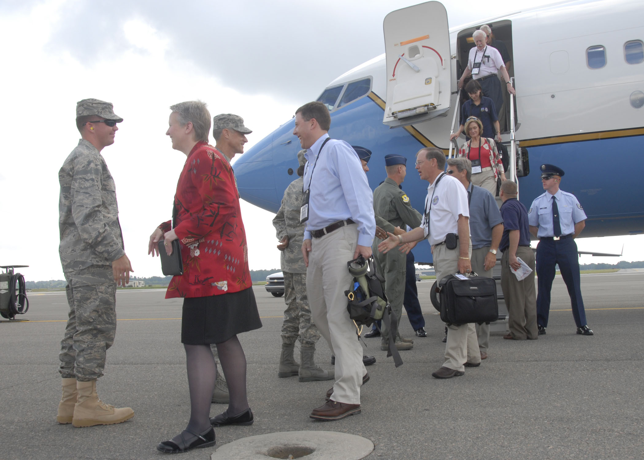 General Renuart visits Charleston AFB for a Civic Leader Tour > Joint ...