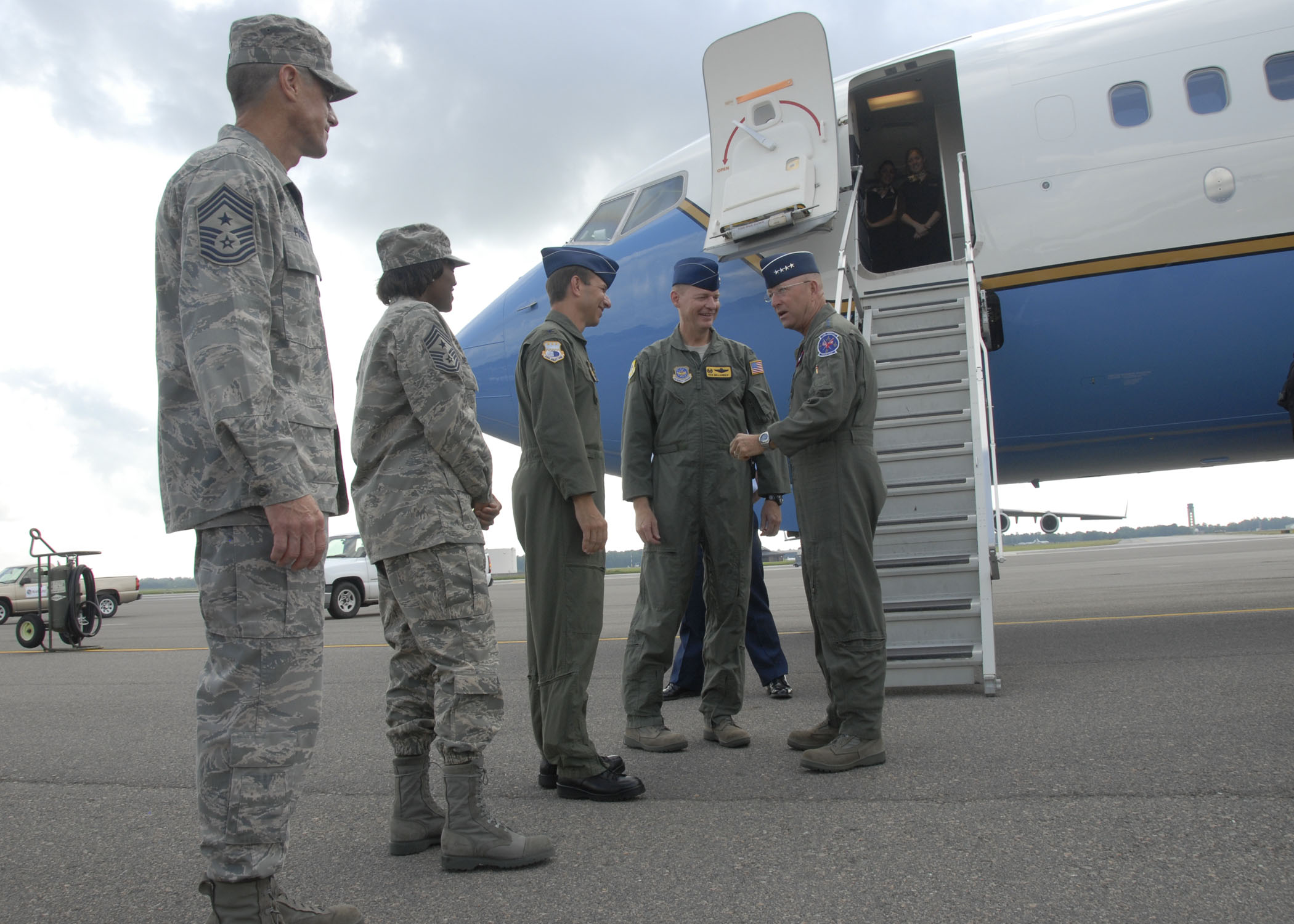 General Renuart visits Charleston AFB for the Civic Leader Tour