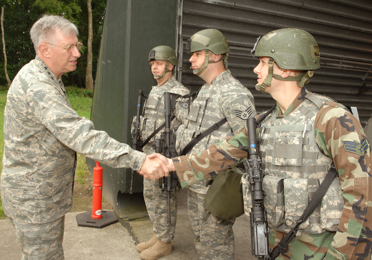 General Brady visits MUNS sites