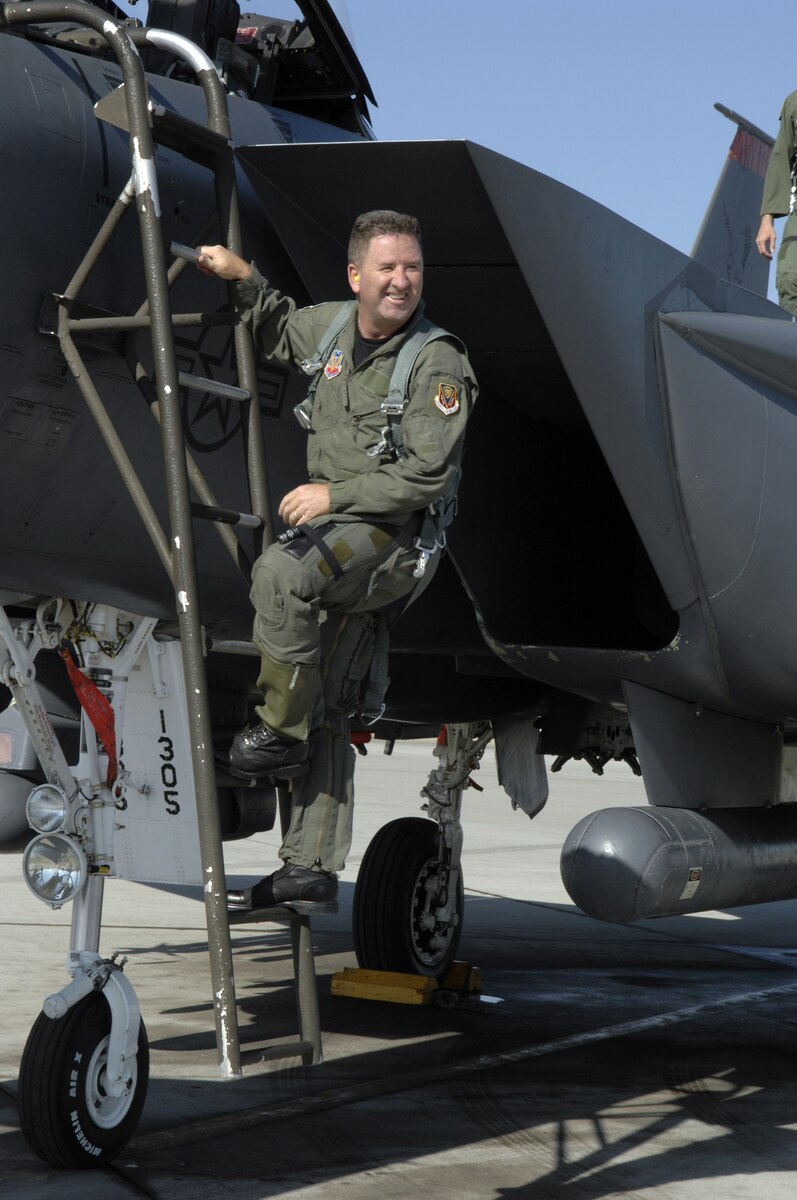 366th Fighter Wing command chief receives final flight > Mountain Home ...