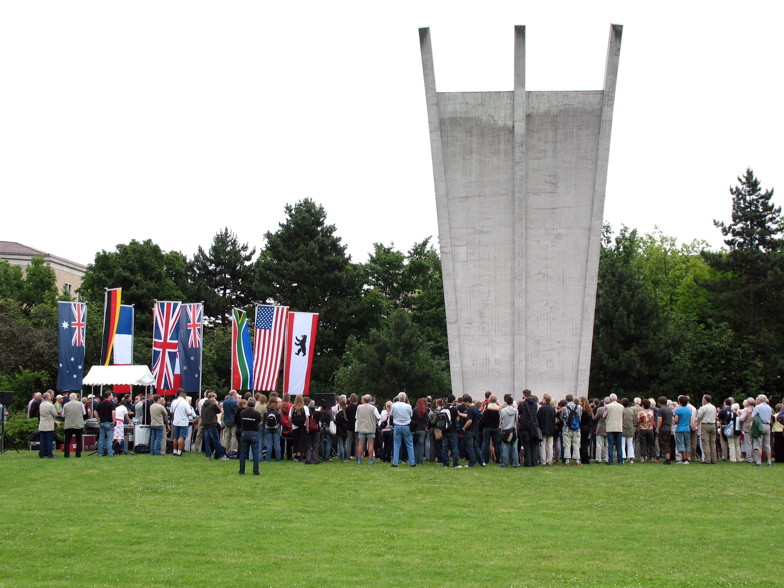 Remembering the Berlin Airlift > Air Force > Article Display