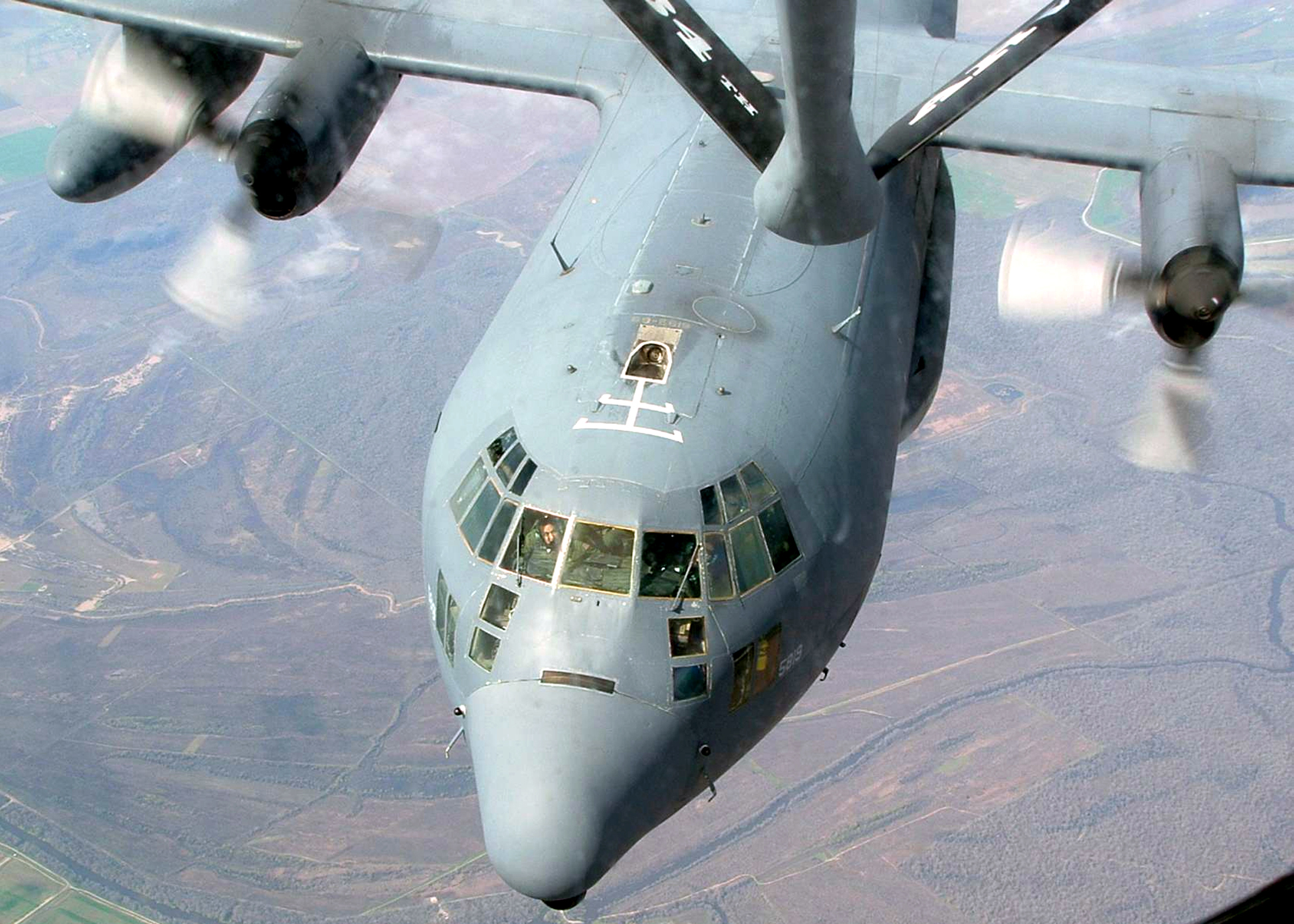 Gassin' a gunship > Grissom Air Reserve Base > Article Display