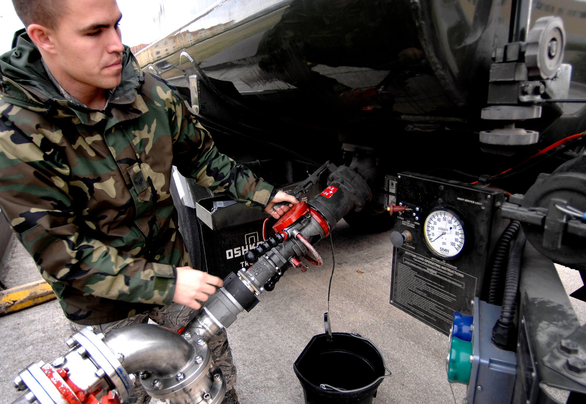 Panthers fuel the flight > Aviano Air Base > Display