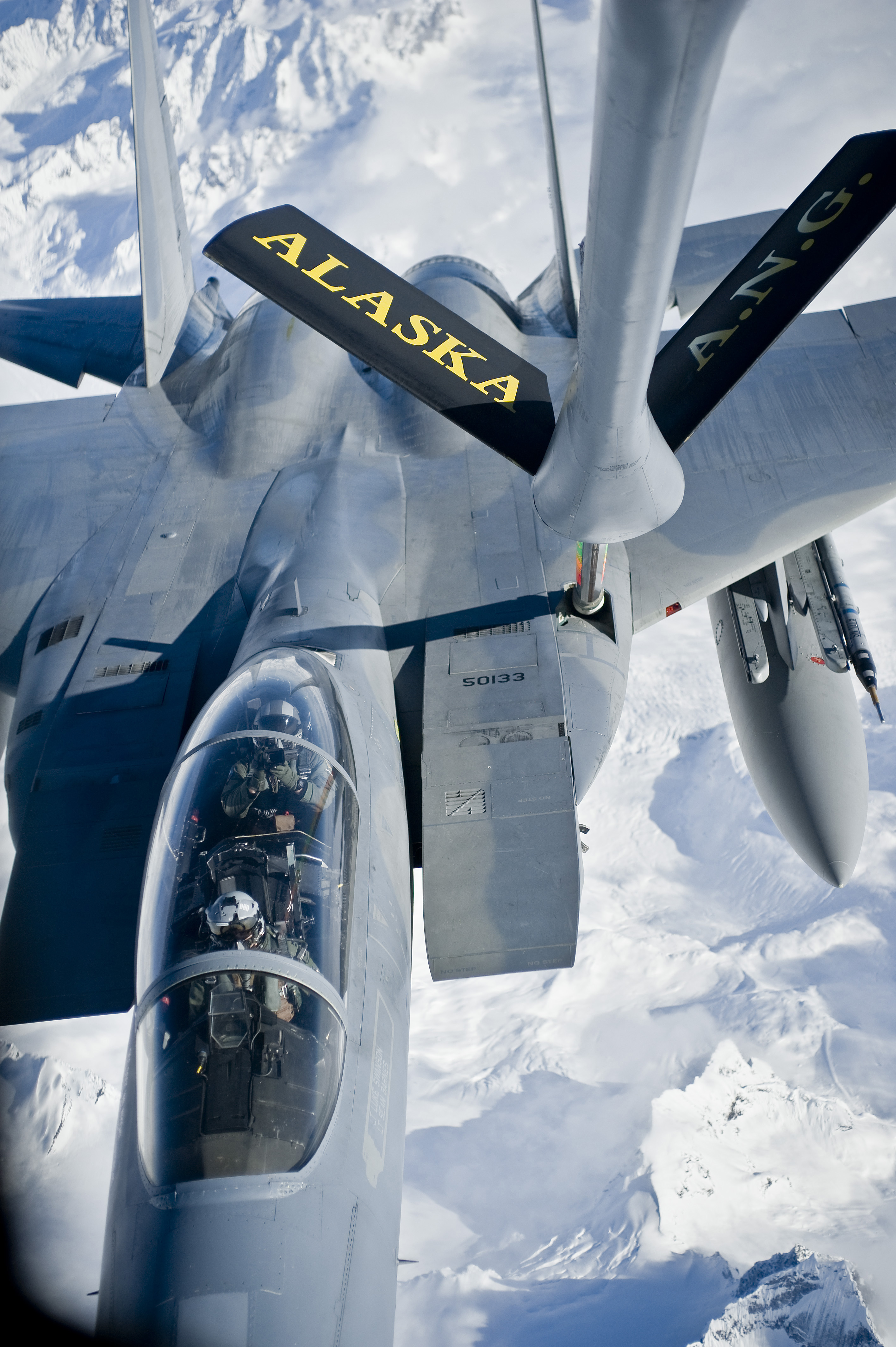 Aerial pit stop > Air Force > Article Display