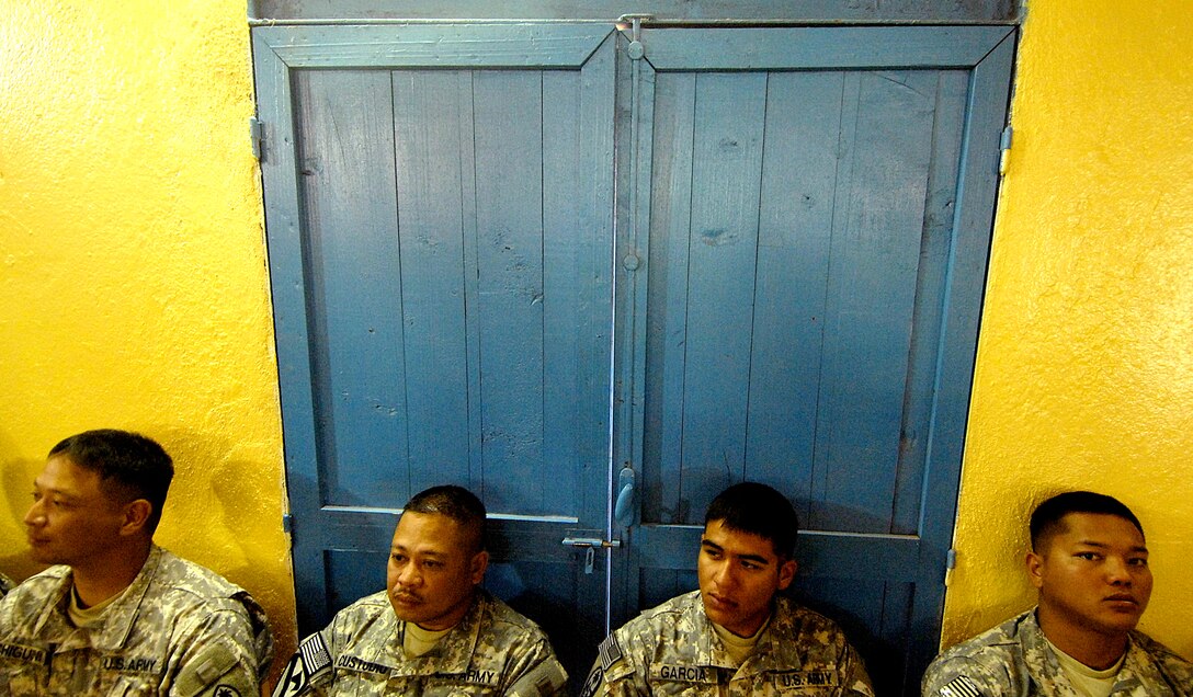 U.S. Army Soldiers from the Guam Army National Guard's 3rd Platoon ...