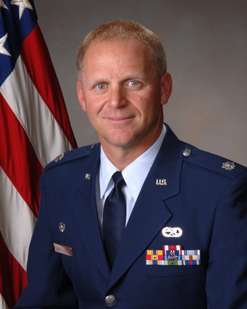 67th Aerial Port Squadron Commander receives Bronze Star > 419th ...