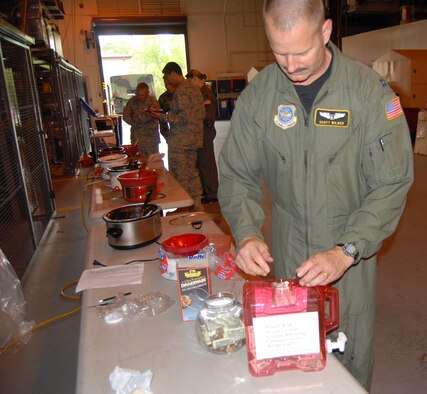 43rd OG makes AFAF donating fun > Pope Field > Article Display