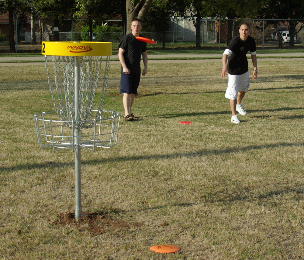 Team Vance plays disc golf 'fore' fun > Vance Air Force Base > Article ...