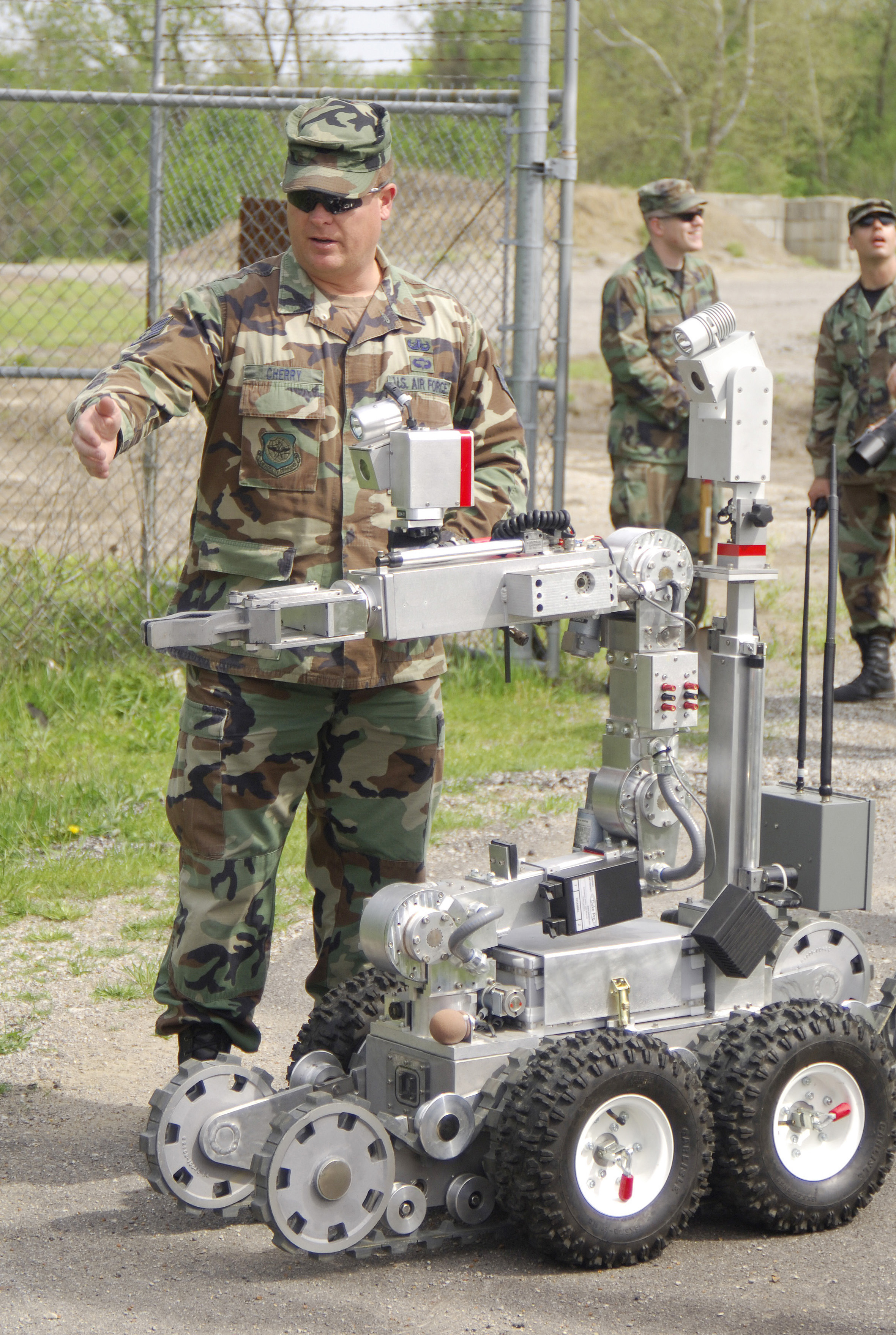 Making a big bang: 375th Explosive Ordnance Disposal > Scott Air Force ...