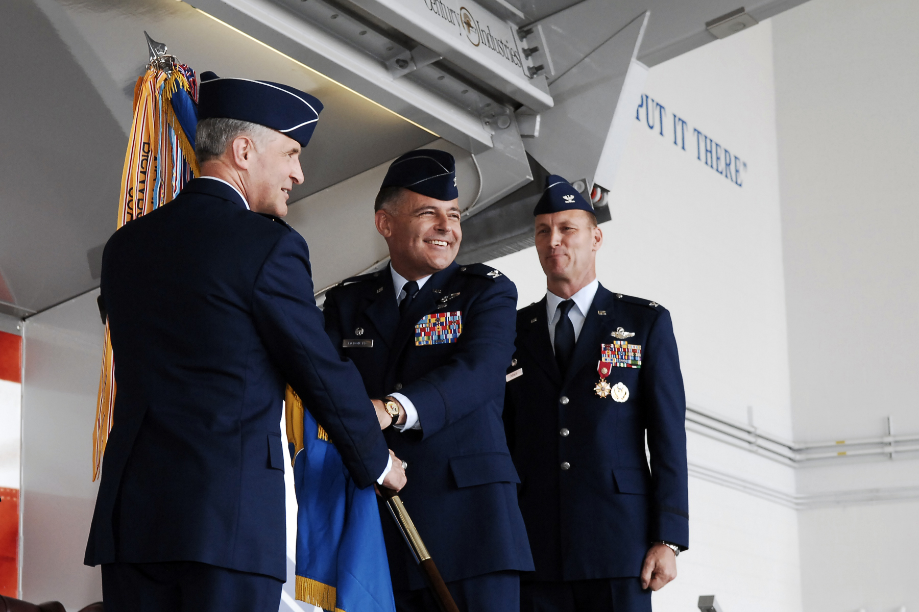 Pope's 43rd AW receives new commander > Pope Field > Article Display